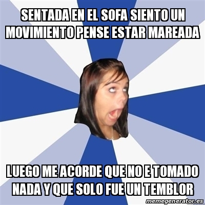Meme Annoying Facebook Girl - sentada en el sofa siento un movimiento ...