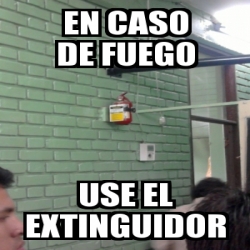 Meme Personalizado - en caso de fuego use el extinguidor - 3276365
