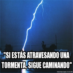 Meme Personalizado - "Si estÃ¡s atravesando una tormenta, sigue ...