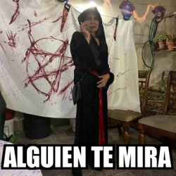 Meme Personalizado - Alguien te mira - 33476971